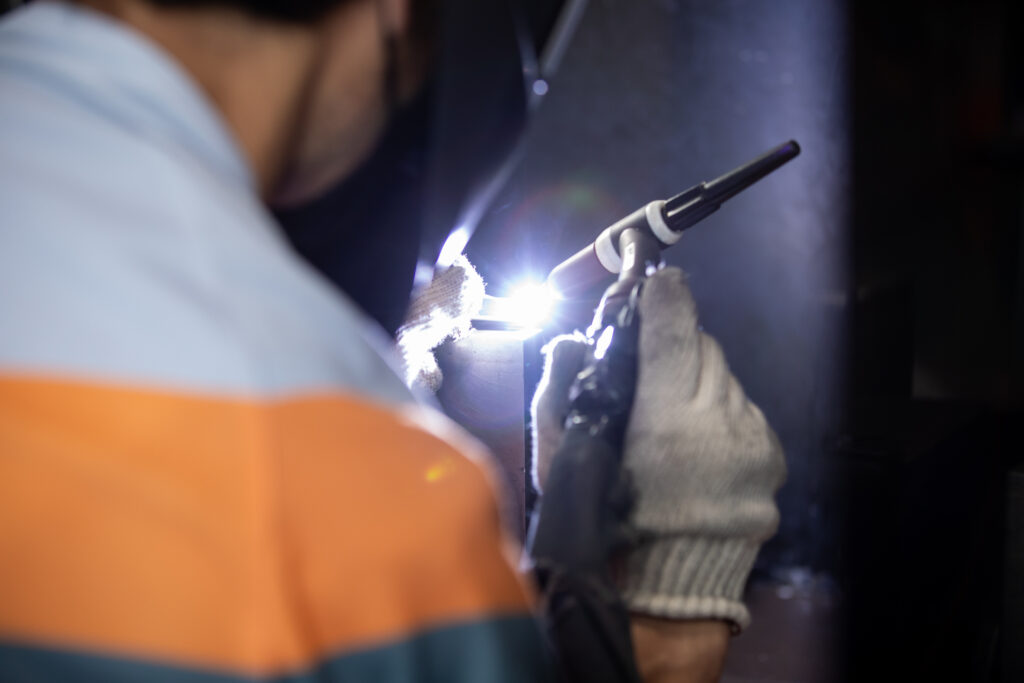 スポット溶接とは！？他の溶接との違いもまとめて解説！！｜株式会社アスク